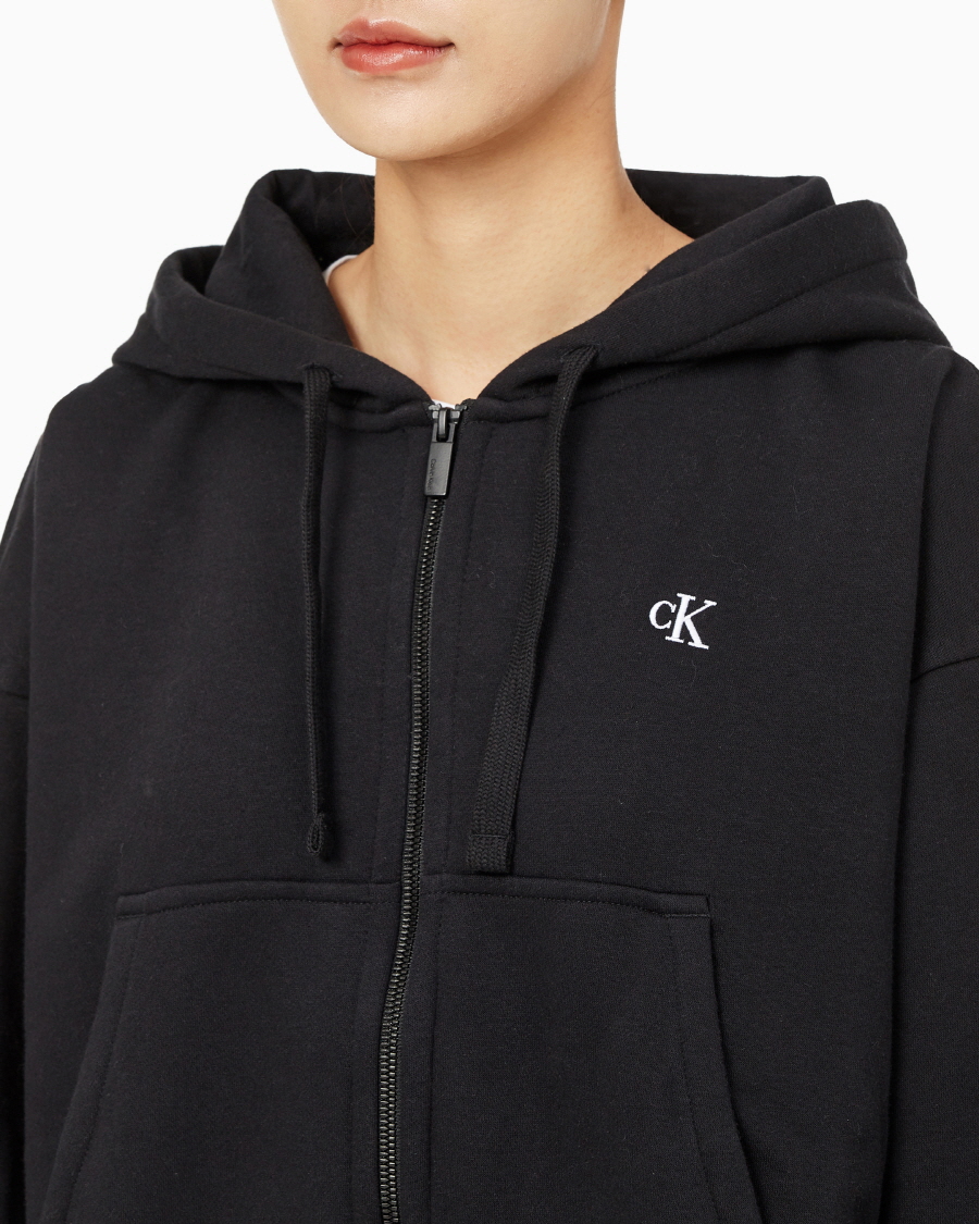 캘빈클라인진 | 22F/W[여] 아카이브 릴렉스핏 CK 스몰 로고 크롭 기모 후드 집업 (40WH104-BAE) | 갤러리아몰
