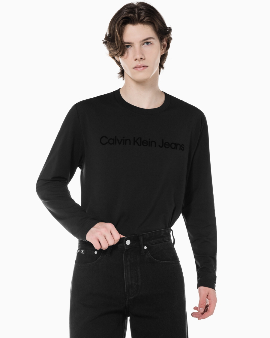 22 F/W[남] 레귤러핏 인스티튜셔널 로고 긴팔 티셔츠 (J322371-BEH)