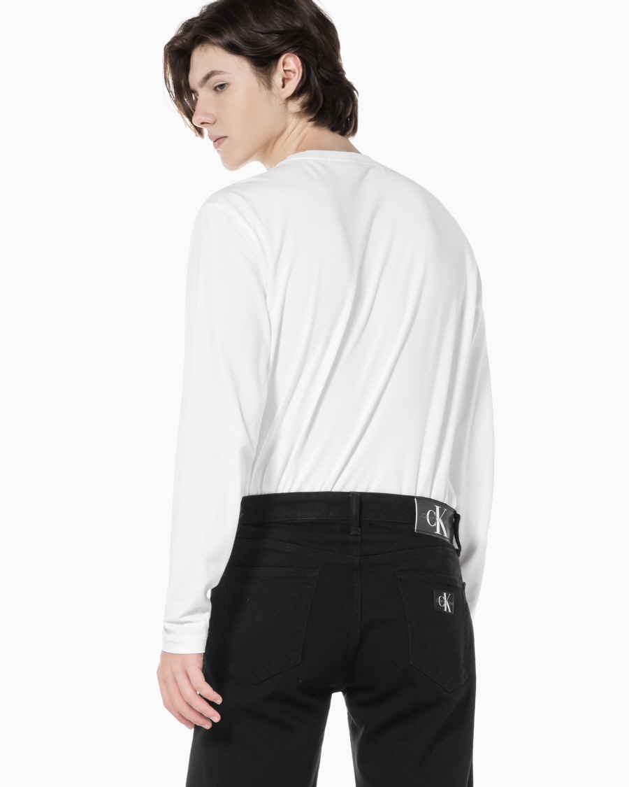 [캘빈클라인진] 남성 레귤러핏 인스티튜셔널 로고 긴팔 티셔츠 (J322371-BEH)
