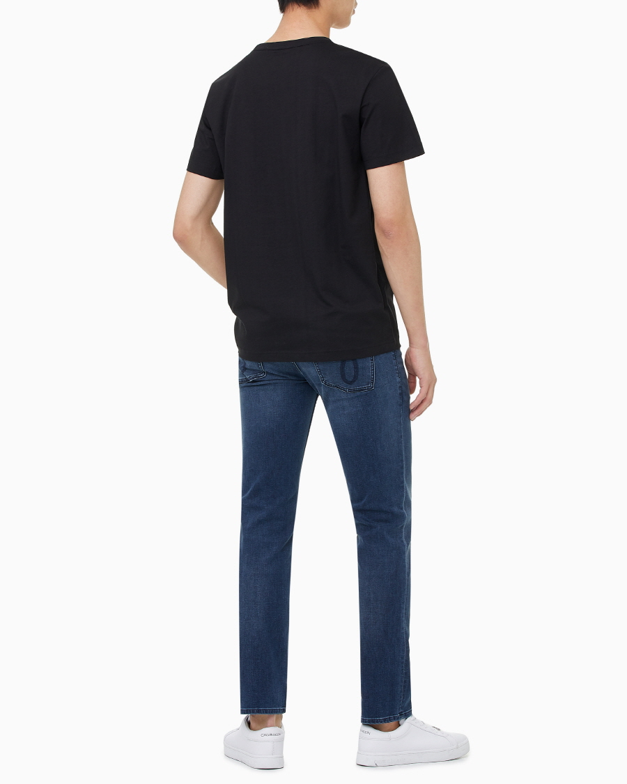 [캘빈클라인진]남성 레귤러핏 솔리드 CK 로고 반팔 티셔츠 (J320986-YAF)