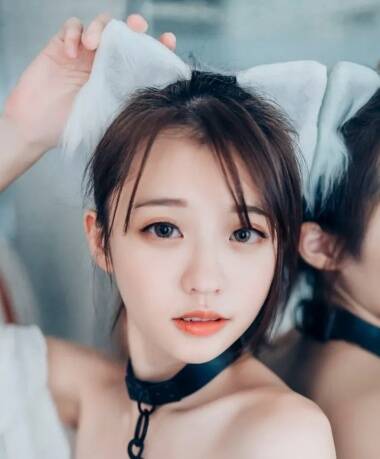 황신옌 / 黃昕妍 / huang xinyan | AVDBS