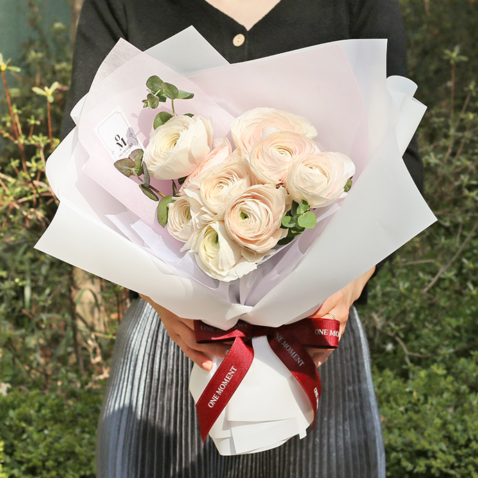 라넌큘러스 하노이 꽃다발 | 원모먼트