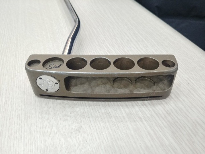 [골프딜] EDEL BRICK 에델 브릭 퍼터 (황동색, 34인치 ) - 상품정보