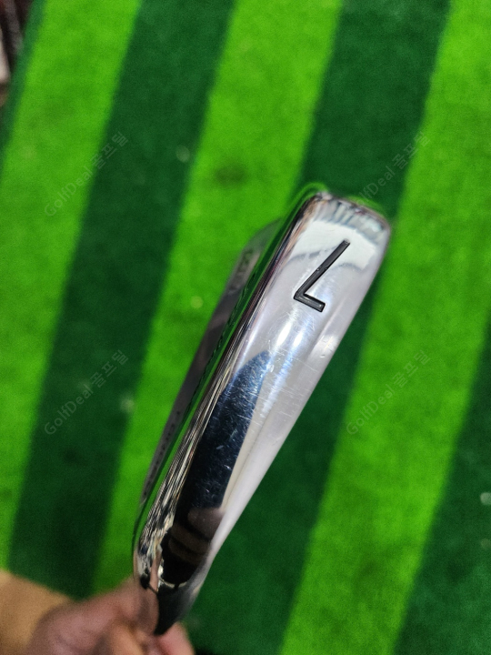 [골프딜] 타이틀리스트718MB AMT TOUR WHITE S300 7번 단품아이언 - 상품정보